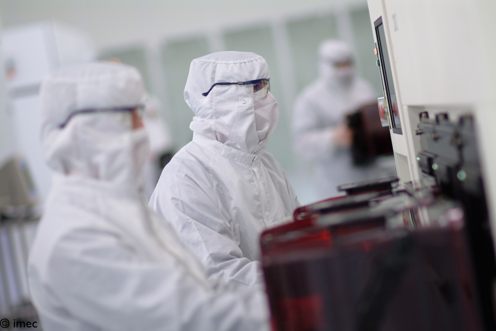 IGZO-based DRAM for energy and area-efficient analog in-memory computing